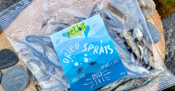 Petbit Dried Sprat (sprotjes) - Cool4pets - natuurwinkel voor dieren
